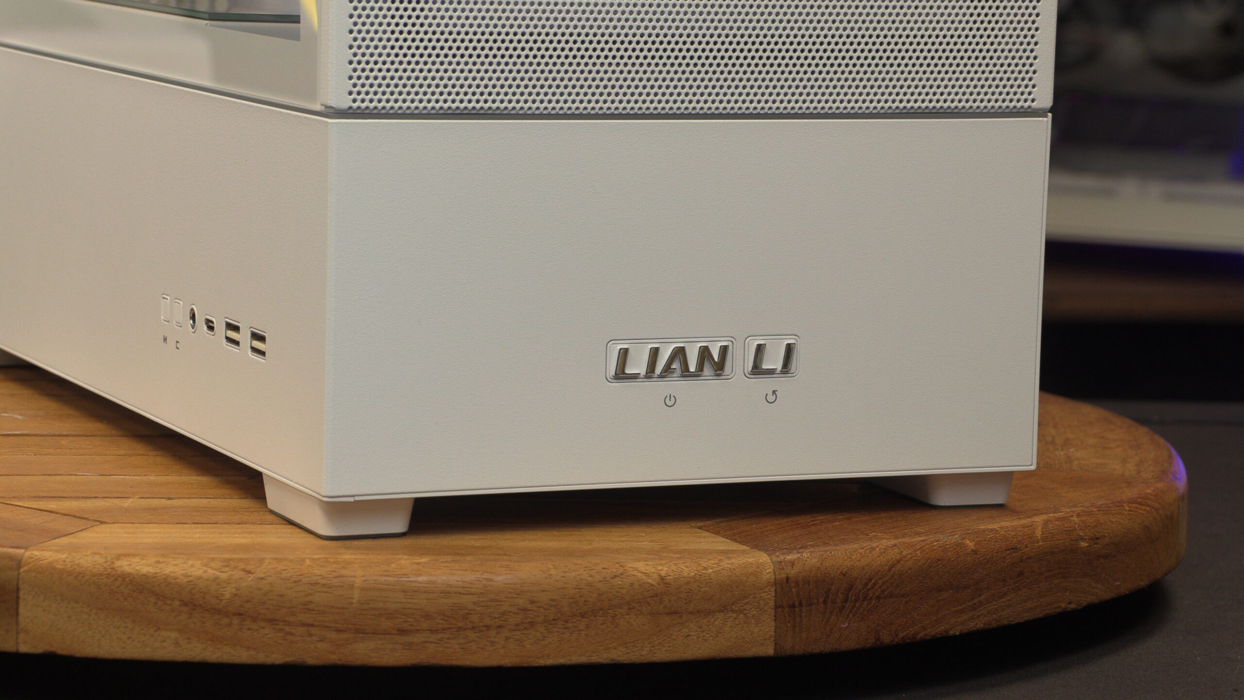 Lian Li SUP-01 PC Case Review - OC3D
