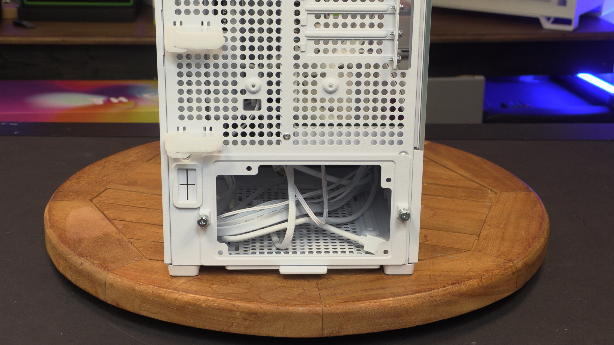 Lian Li SUP-01 PC Case Review - OC3D