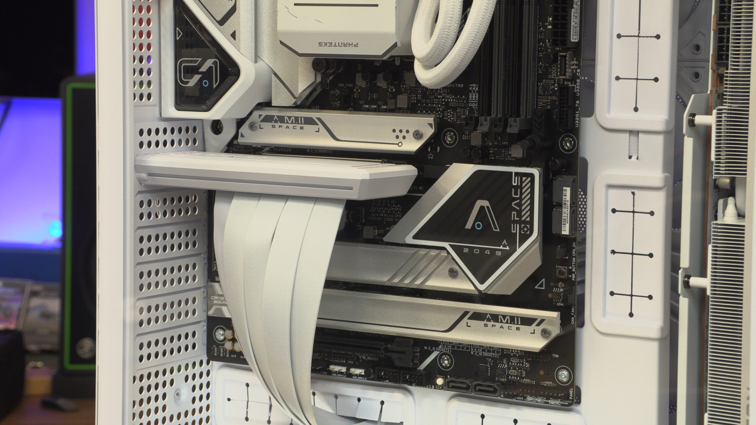 Lian Li SUP-01 PC Case Review - OC3D