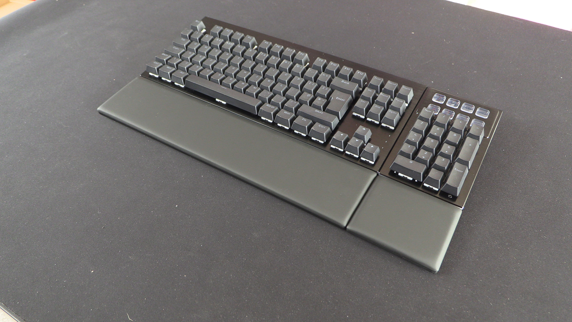 be quiet! Light Mount and Dark Mount Keyboard Review - OC3D