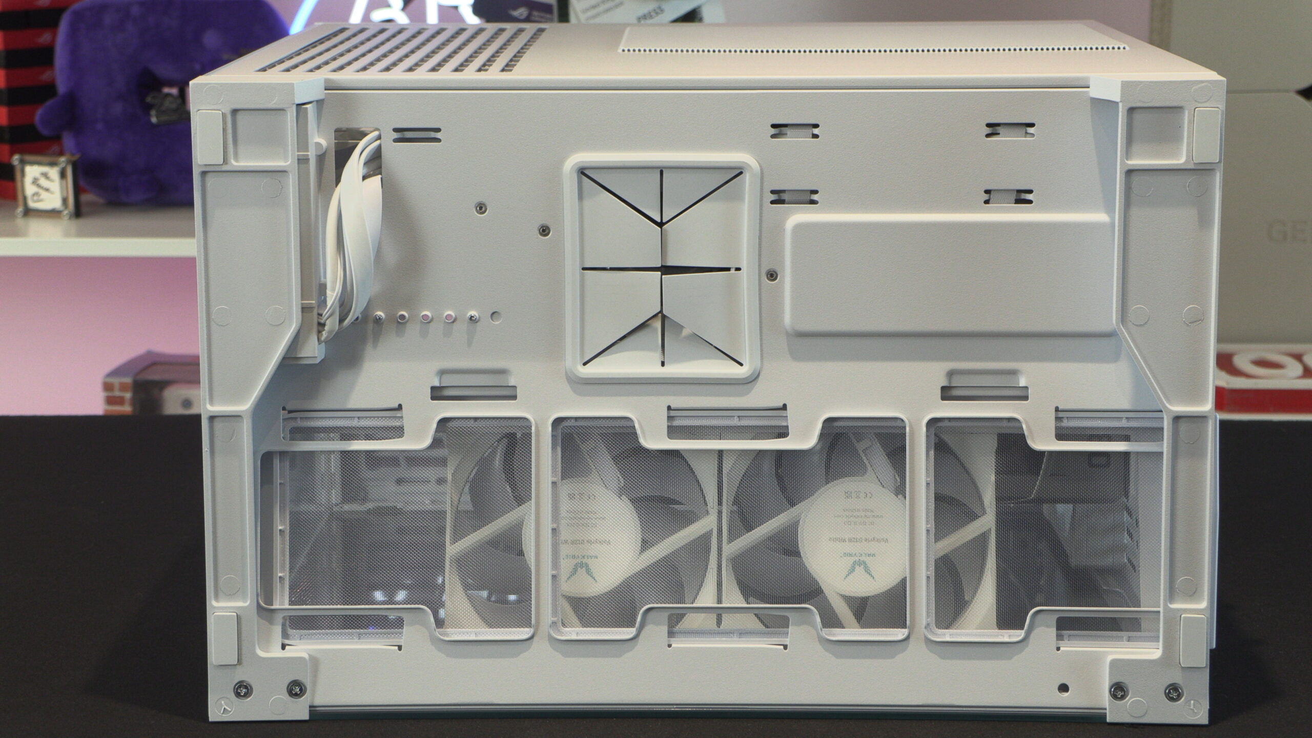 Lian Li O11D Mini V2 PC Case Review - OC3D